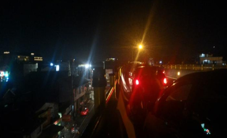 Malam Tahun Baru 2024, Jembatan Janti Jogja Dipenuhi Warga ... Malam Tahun Baru 2024, Jembatan Janti Jogja Dipenuhi Warga ...